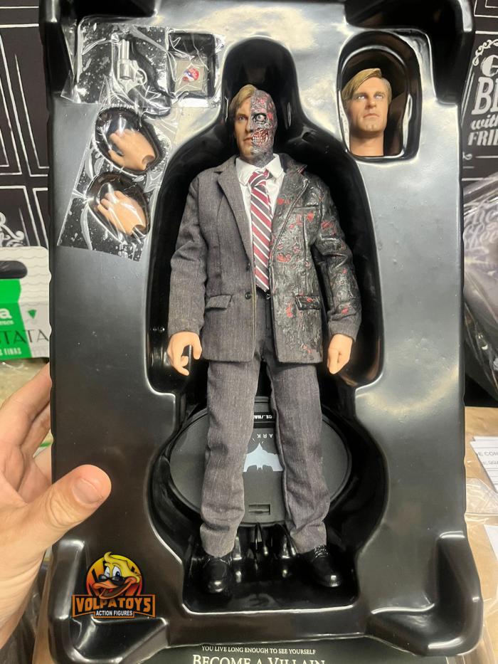 HARVEY DENT / TWO-FACE - HOT TOYS -TDK